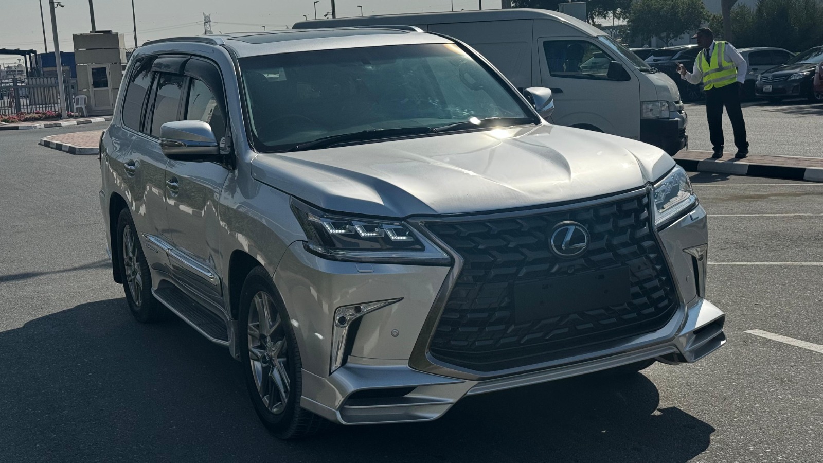 Lexus LX570 2014 4WD, Sunroof, Leather, 80K km, $35,600